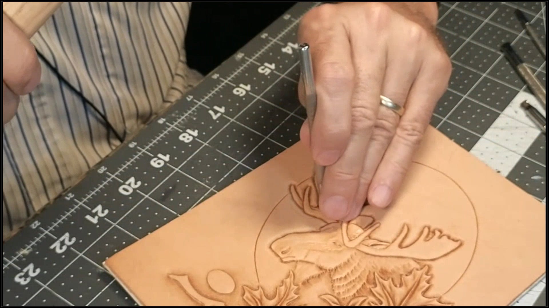 Figure Carving a Moose with Jim Linnell – Elktracks Studio