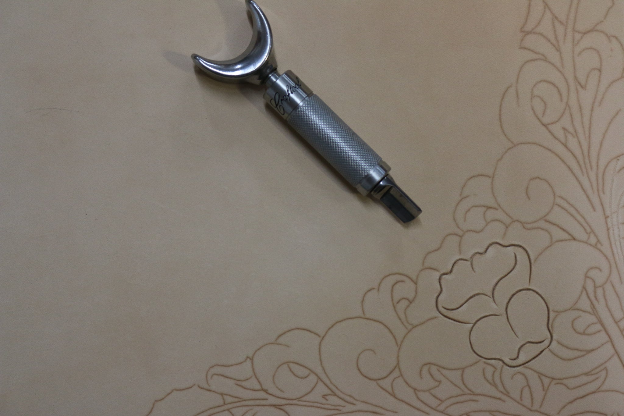 Swivel Knife Finesse Workshop with Jim Linnell – Elktracks Studio